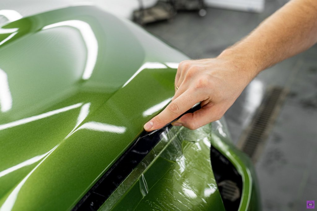 BMW X5M под зеленым винилом Inozetek Metallic Mamba Green