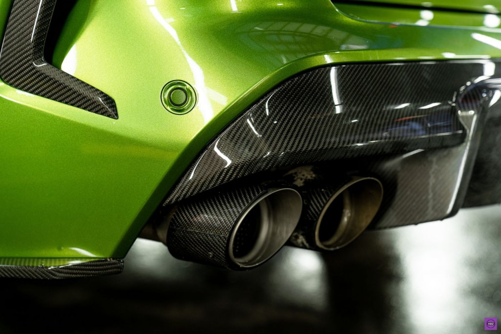 BMW X5M под зеленым винилом Inozetek Metallic Mamba Green