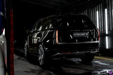 Range Rover Autobiography 2023 года под защитой Llumar Gloss с участием ...